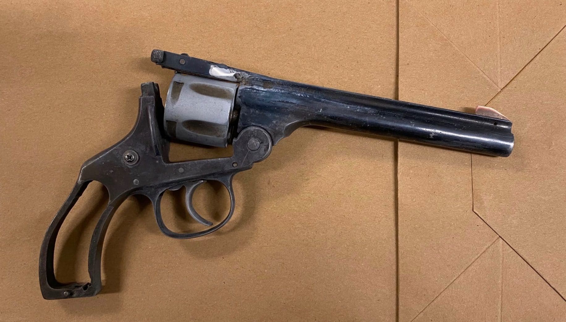 Doh! NYPD posts photo of "very dangerous" gun; instantly regrets it ...